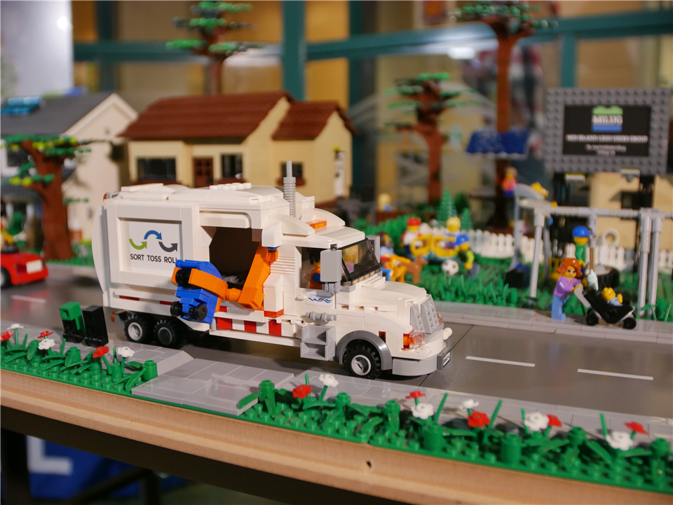 Lego Wm Garbage Truck